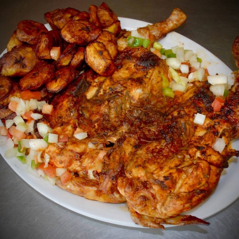 Poulet Braisé Ivoirien: Savourez ce Plat Traditionnel Épicé