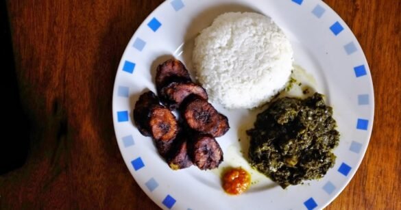 Découvrez le Pondu : Un délicieux ragoût congolais aux feuilles de ...
